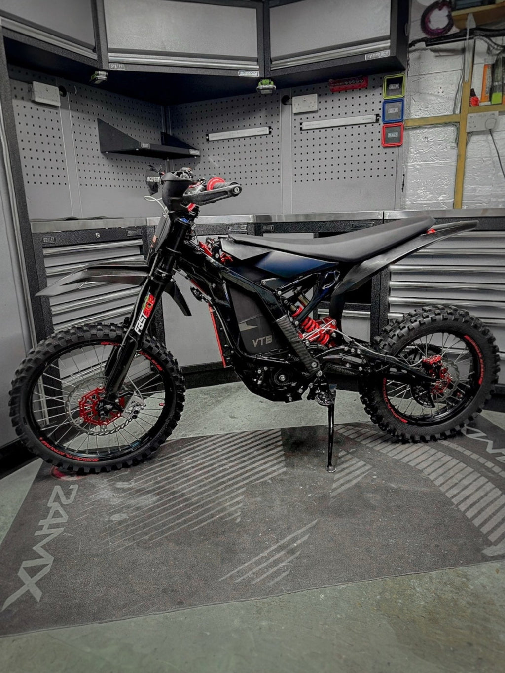 ryans custom light bee